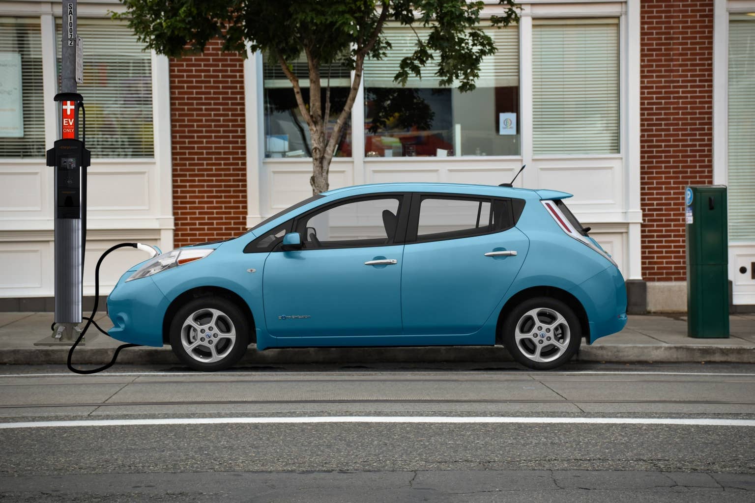 Kansas City to install EV chargers on light poles - Autoblog