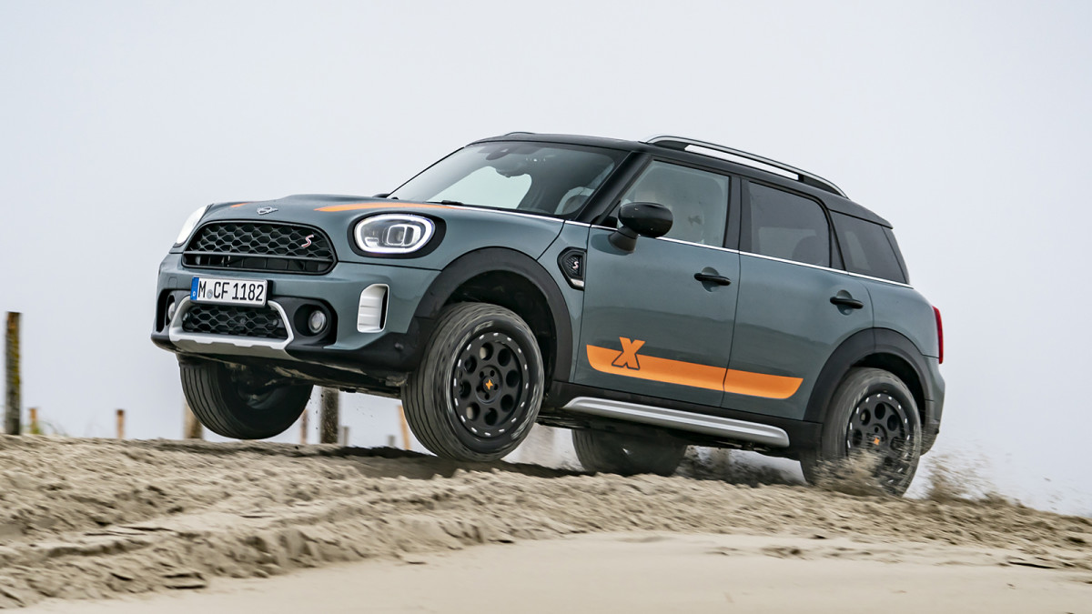 Mini Countryman X-Raid gets some off-road chops courtesy of the Dakar ...