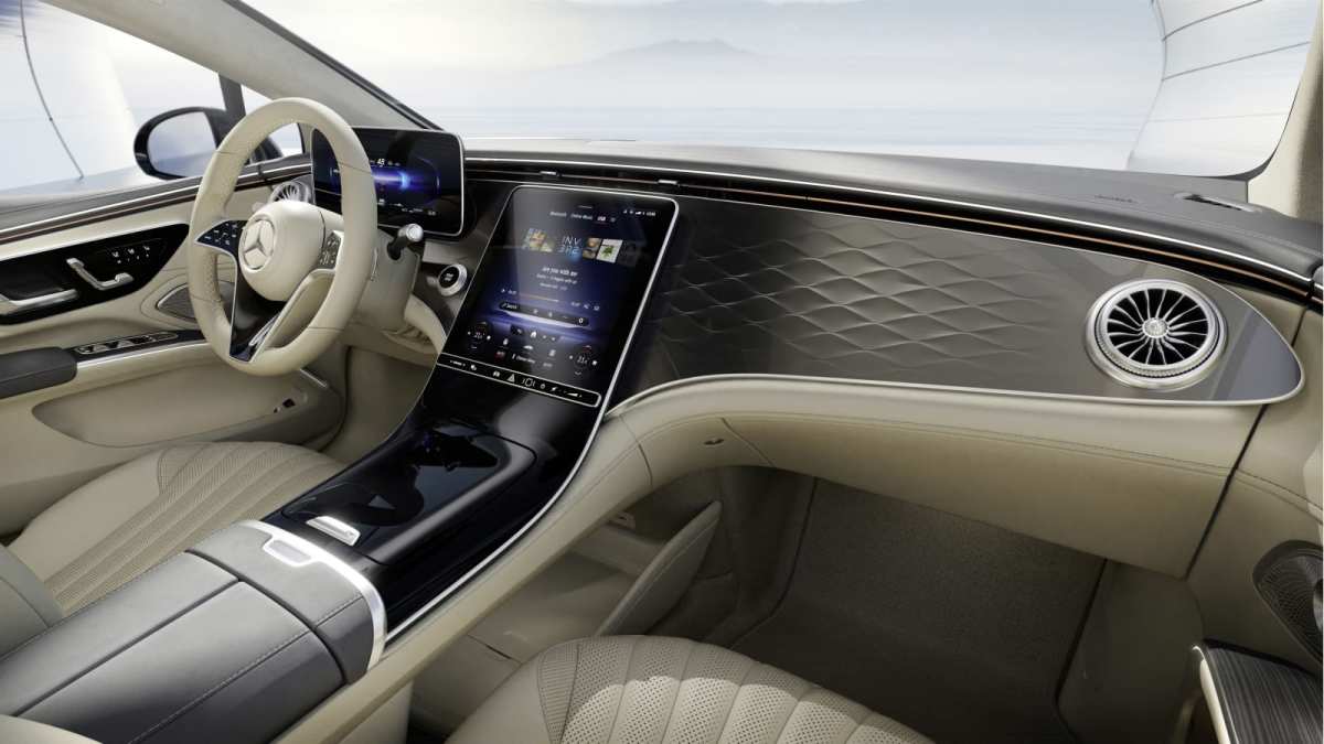 2022 Mercedes Benz EQS shows its standard interior without the giant Hyperscreen Autoblog