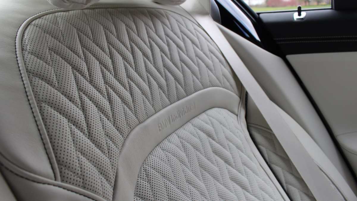 2020 BMW M760i Interior Driveway Test | It doesn't get much better ...