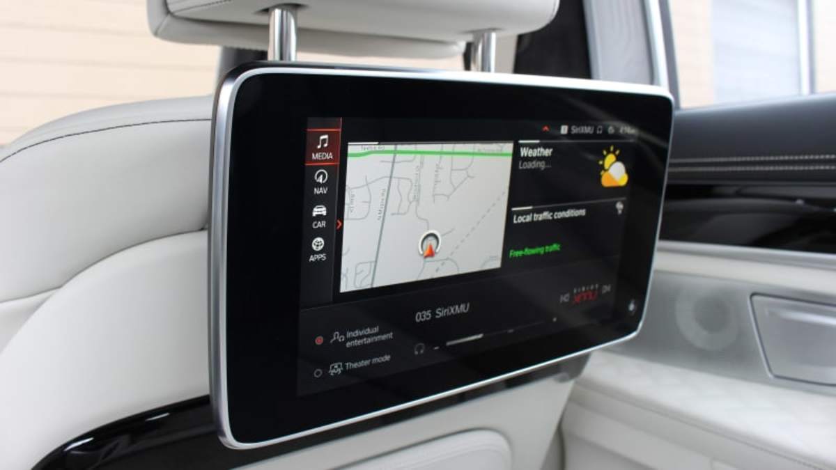 2020 BMW M760i Interior Driveway Test | It doesn't get much better ...