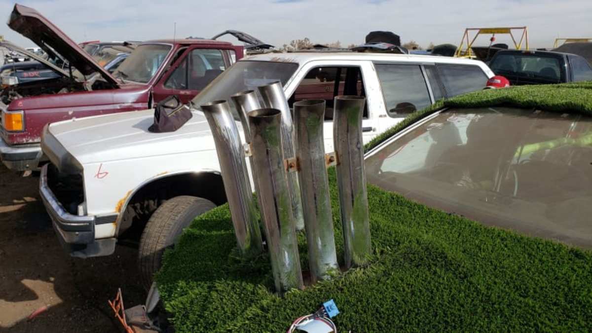 Junkyard Gem: 2008 Volkswagen R32 Astroturf Apocalypse Edition - Autoblog