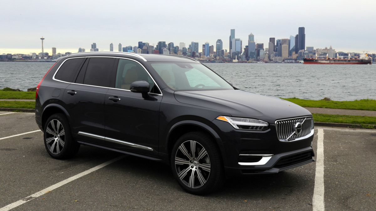 2021 xc90 recharge review store