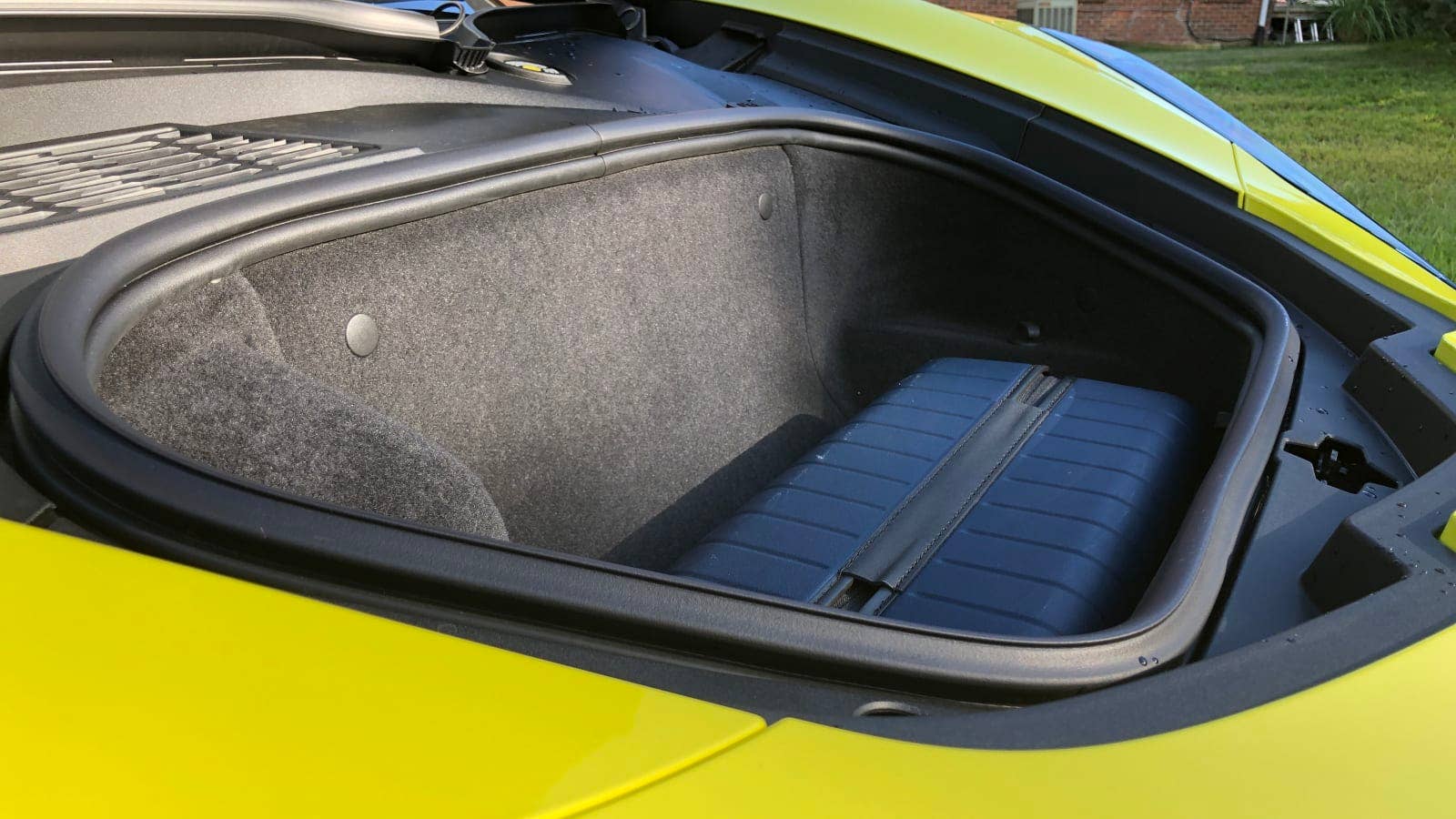 2020 Chevrolet Corvette Luggage Test | What can't the C8 do? - Autoblog
