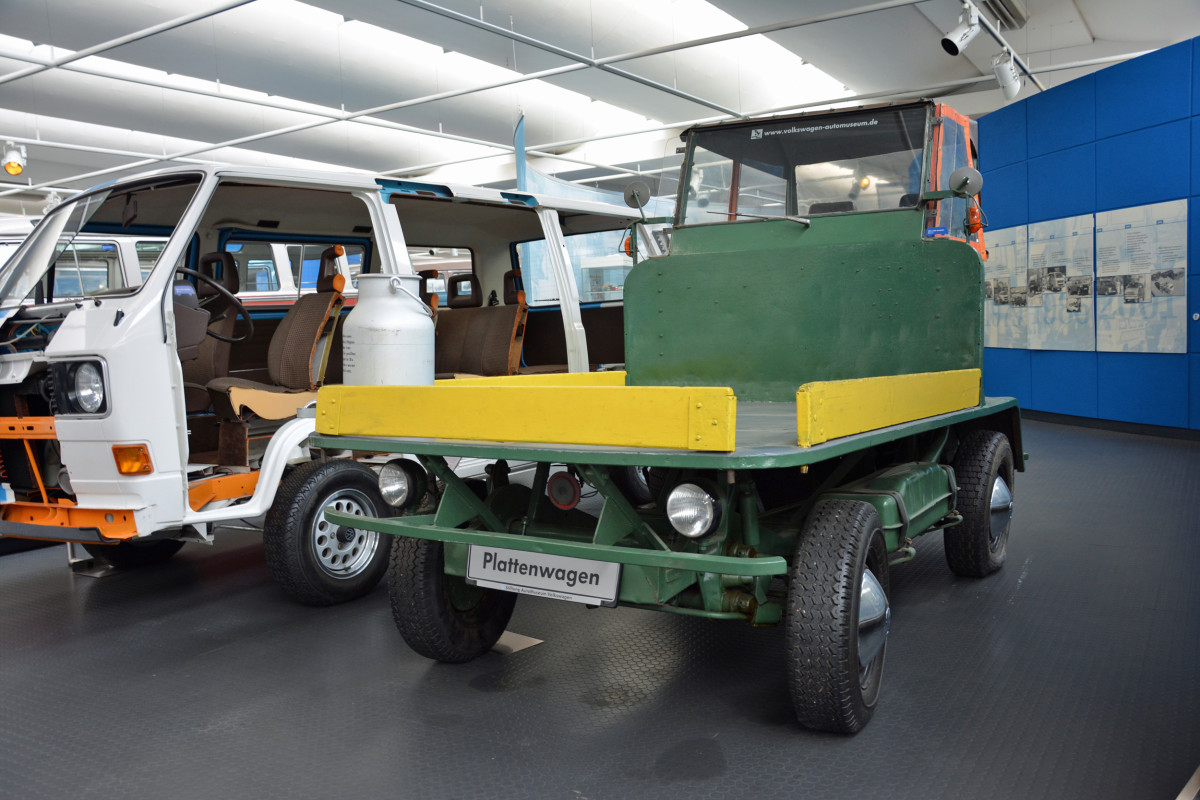How the Beetle-based Plattenwagen spawned the original Volkswagen Bus ...