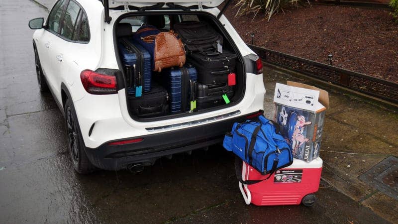 Mercedes-Benz GLB vs GLA Luggage Test | How much bigger is the box ...
