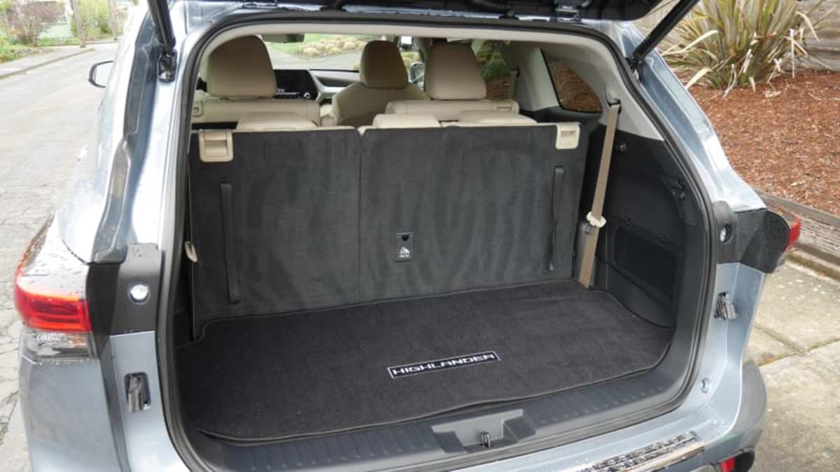Toyota Highlander Luggage Test | How much fits behind the third row ...