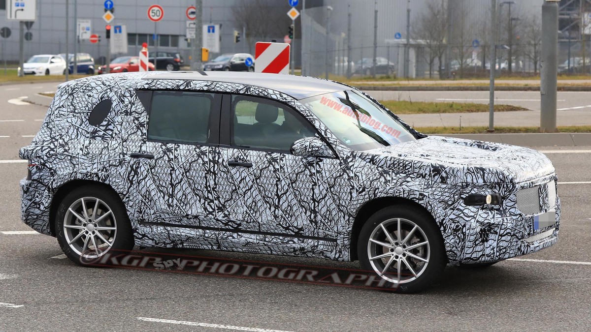 Mercedes-Benz GLB-Class photos reveal G-Wagen-inspired compact SUV ...