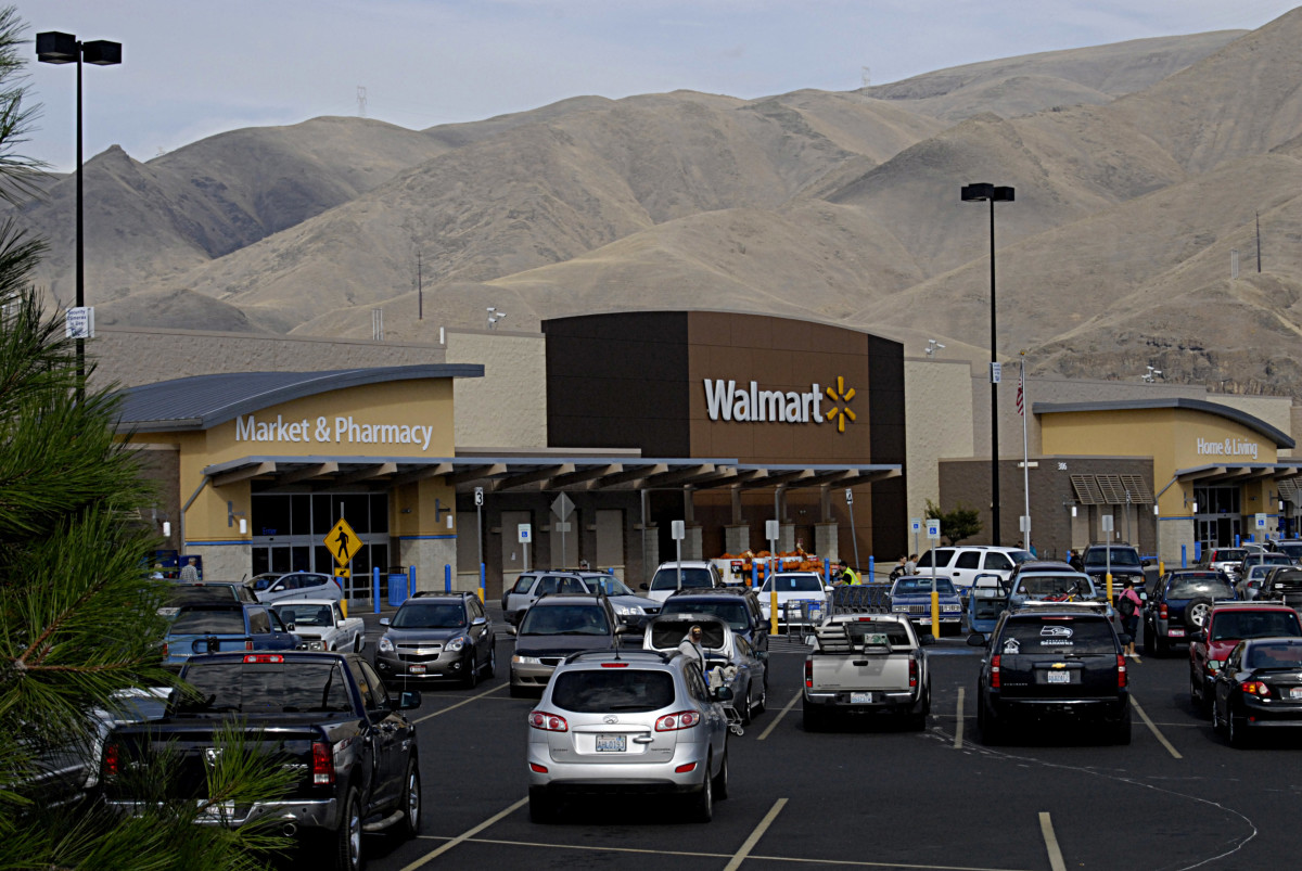 Walmart is selling an ‘exceptional’ car ramp set for only $192 - Autoblog