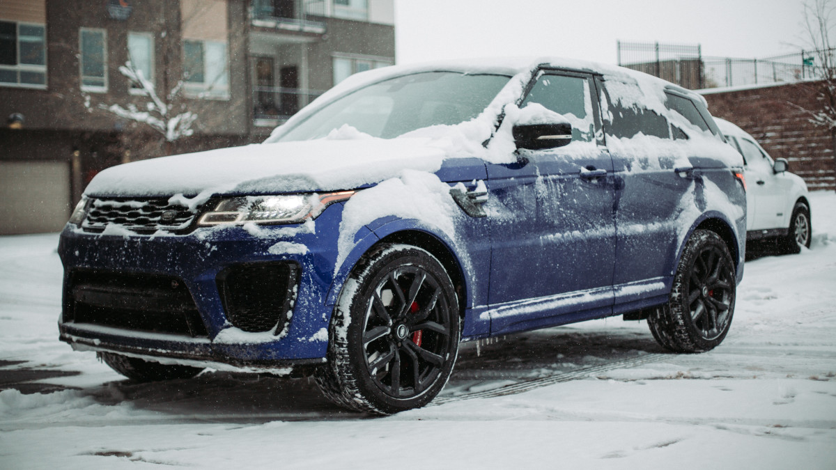Stuck inside a Range Rover Sport SVR in the snow - Autoblog