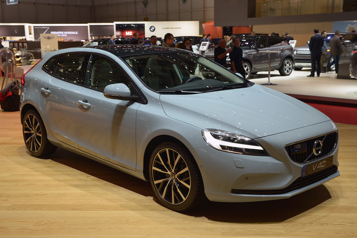 Volvo v40 plug in hybrid store