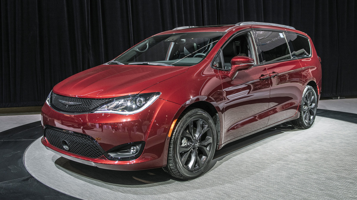 2020 Chrysler Pacifica pricing set: Here's how Voyager and Pacifica ...