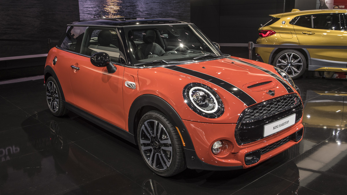 2019 Mini Cooper gets updated, becomes even more British - Autoblog