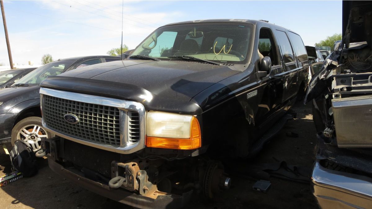 Junkyard Gem: 2000 Ford Excursion XLT - Autoblog