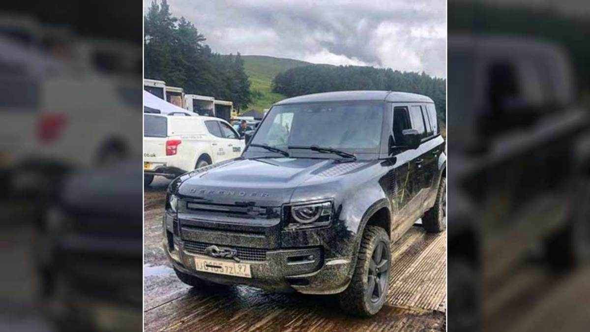 2020 Land Rover Defender spotted naked on James Bond set - Autoblog