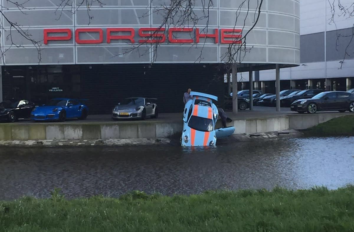 Porsche 911 GT3 RS ends up in canal near dealership - Autoblog