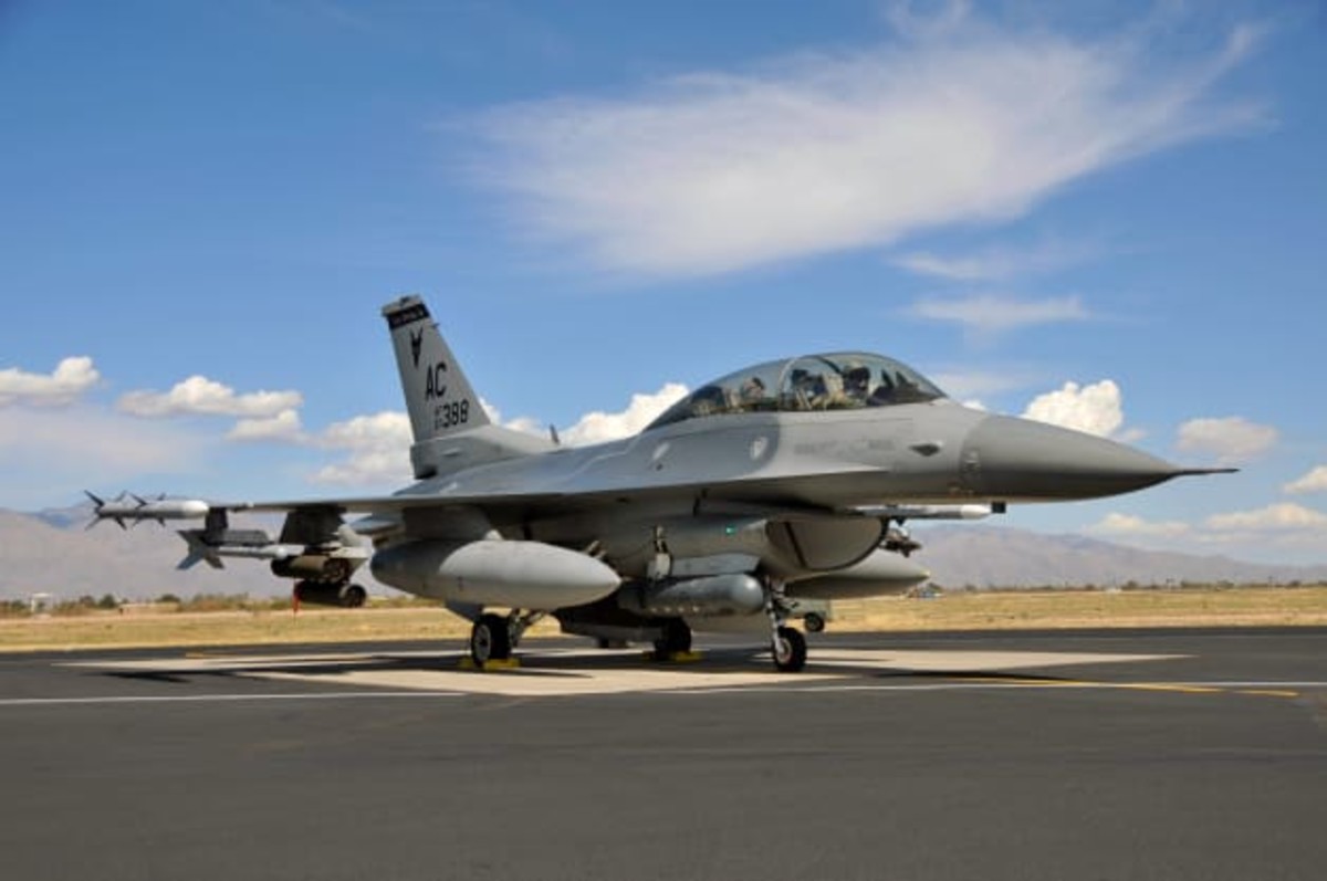 USAF to begin 'permanent repairs' for two-seat F-16 canopy cracks ...