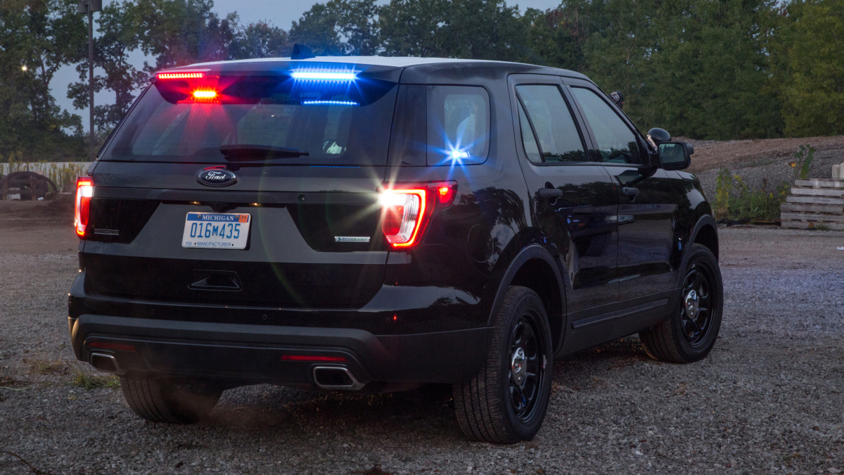 Spoiler Alert: Ford Police Interceptor Utility gets stealthy new lights ...