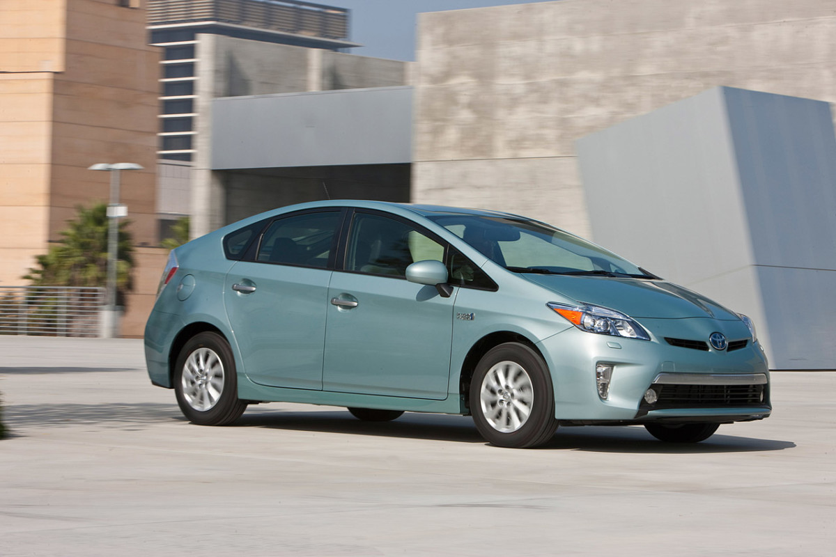 New Toyota Prius PHEV could have 35-mile all-electric range [UPDATE ...
