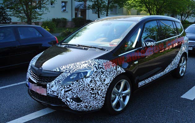Spy Shots: Opel Zafira looks ready to move the people - Autoblog