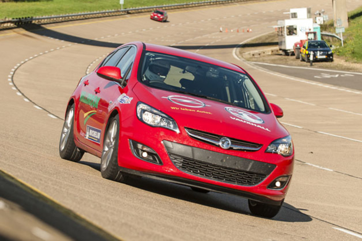 Vauxhall Astra sets 12 World and 6 National Speed Endurance Records [w ...