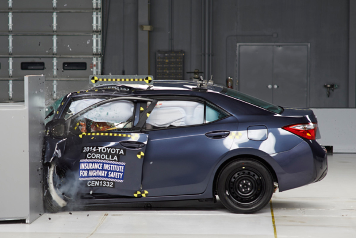 2014 Toyota Corolla gets marginal IIHS small overlap crash test score ...