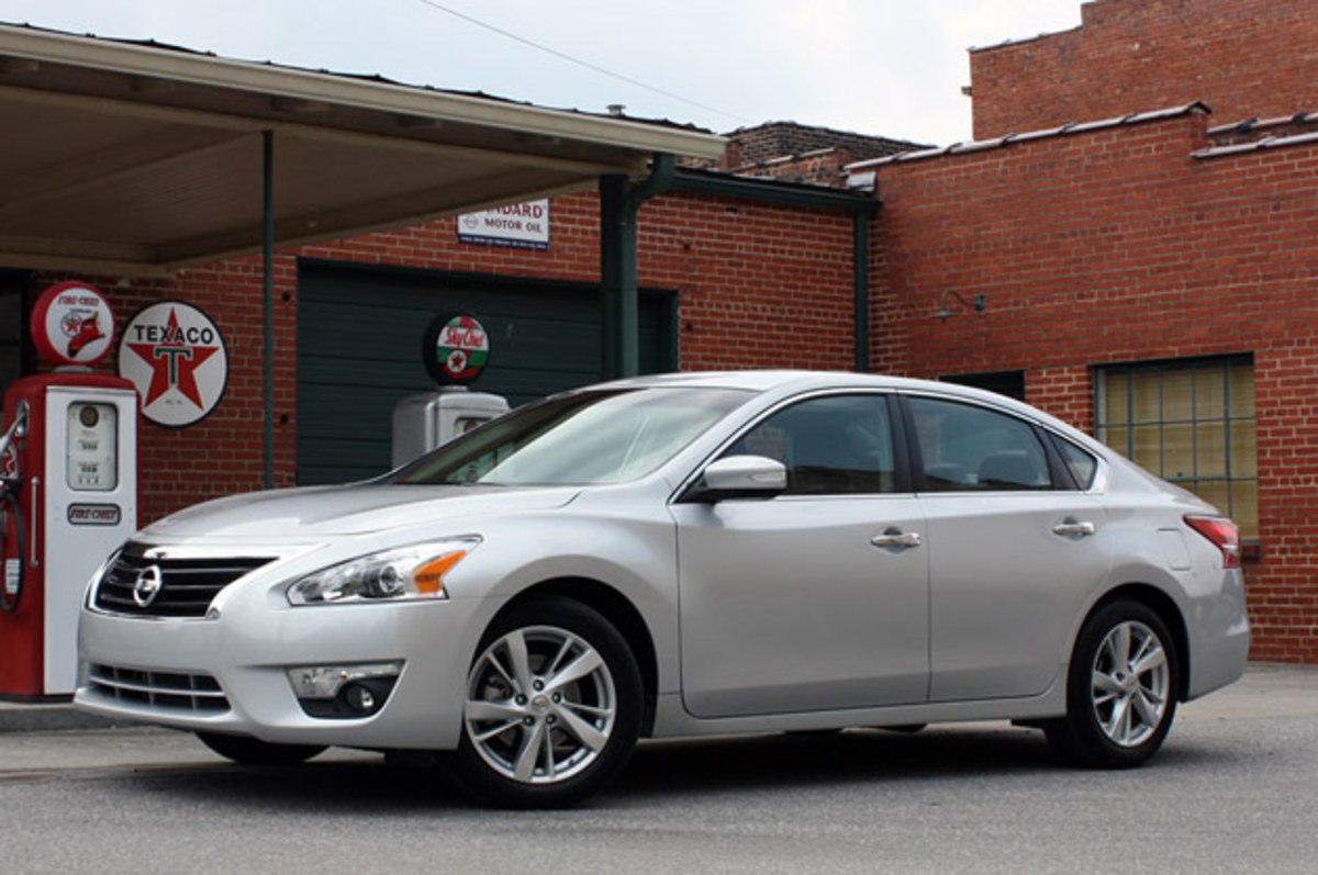 Altima, Fusion shaking up midsize sedan sales race - Autoblog