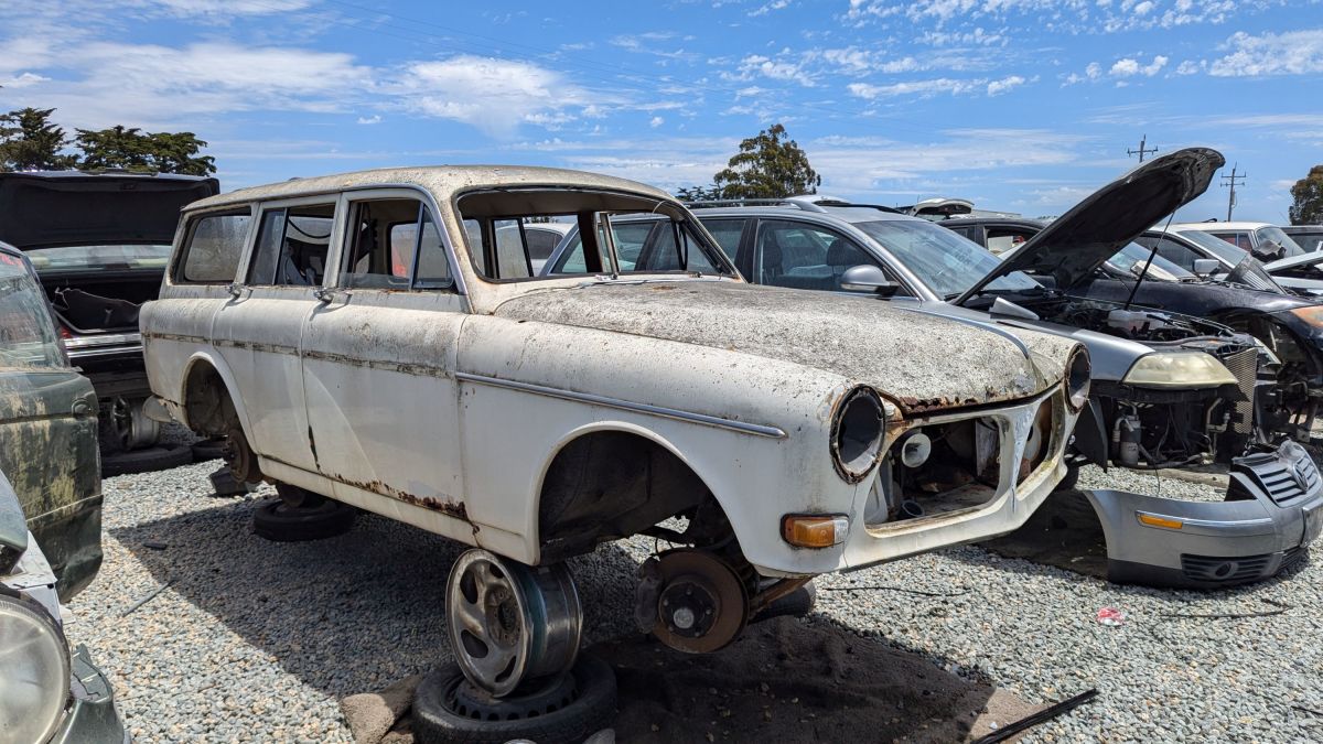 Junkyard Gem: 1965 Volvo Amazon Wagon with a heartfelt goodbye - Autoblog