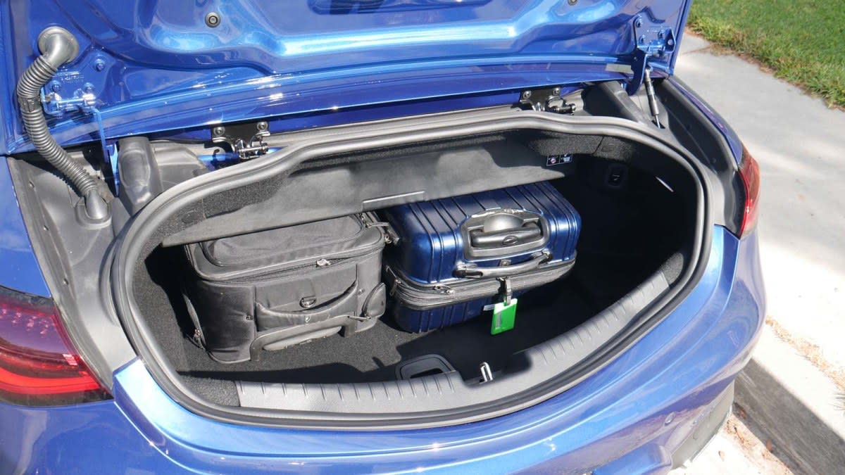 Mercedes-Benz CLE Cabriolet Luggage Test: How much fits in the trunk ...