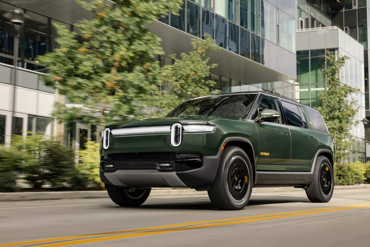 2025 Rivian R1S range guide: How far an EV crossover will take you on a ...