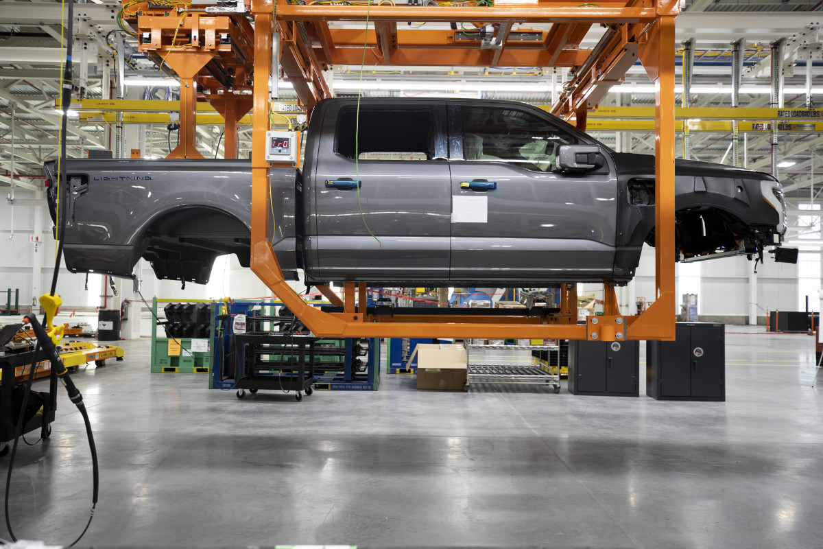 Ford CEO says new mid-size electric pickup will match the cost of ...
