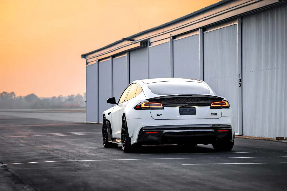 Joe Rogan’s new Tesla Model S Plaid pushes customization to the extreme ...