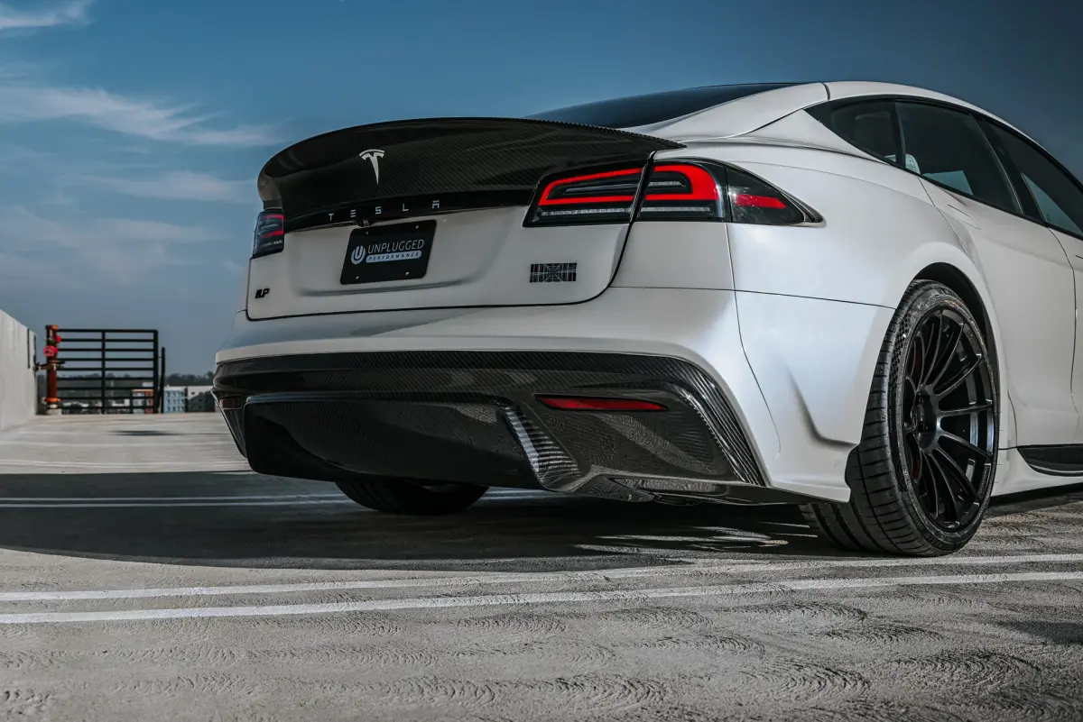 Joe Rogan’s new Tesla Model S Plaid pushes customization to the extreme ...