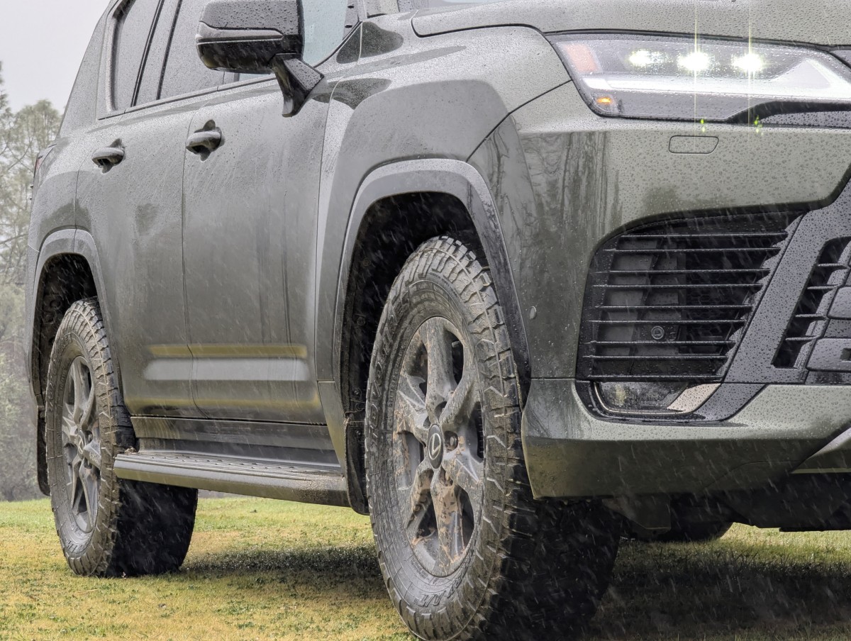 2025 Lexus LX 700h review: A hybrid SUV that defies expectations - Autoblog