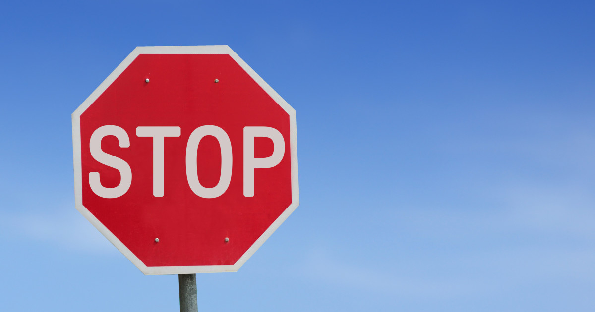 Tesla FSD tricked into stopping early by oversized stop signs - Autoblog