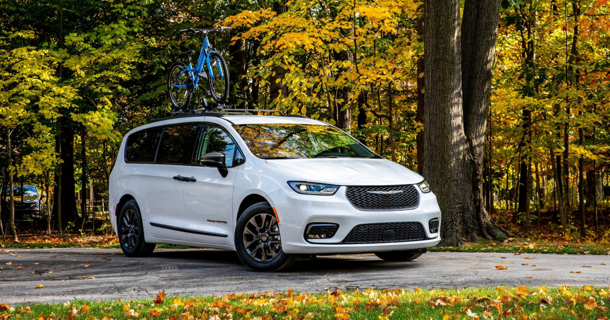 2023 Chrysler Pacifica gets a 'Road Tripper' package for spring - Autoblog