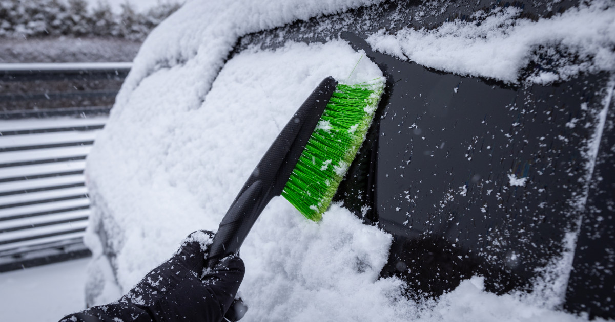 The best car snow brushes of 2024 - Autoblog