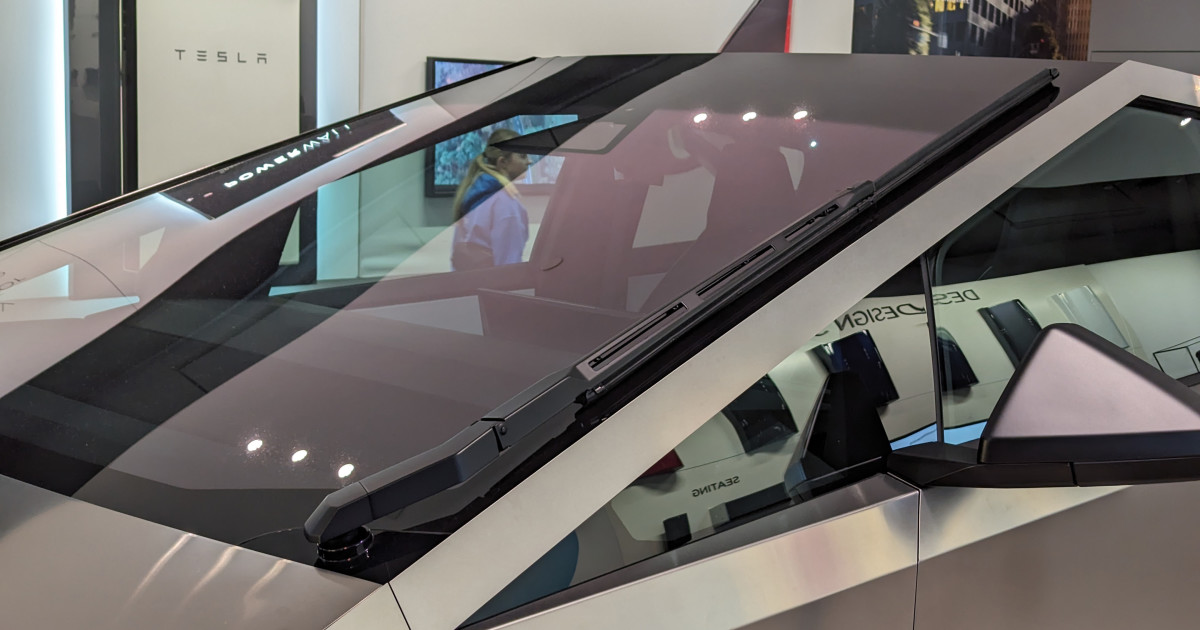 Winter Exposes Tesla Cybertruck's Major Design Flaw - Autoblog