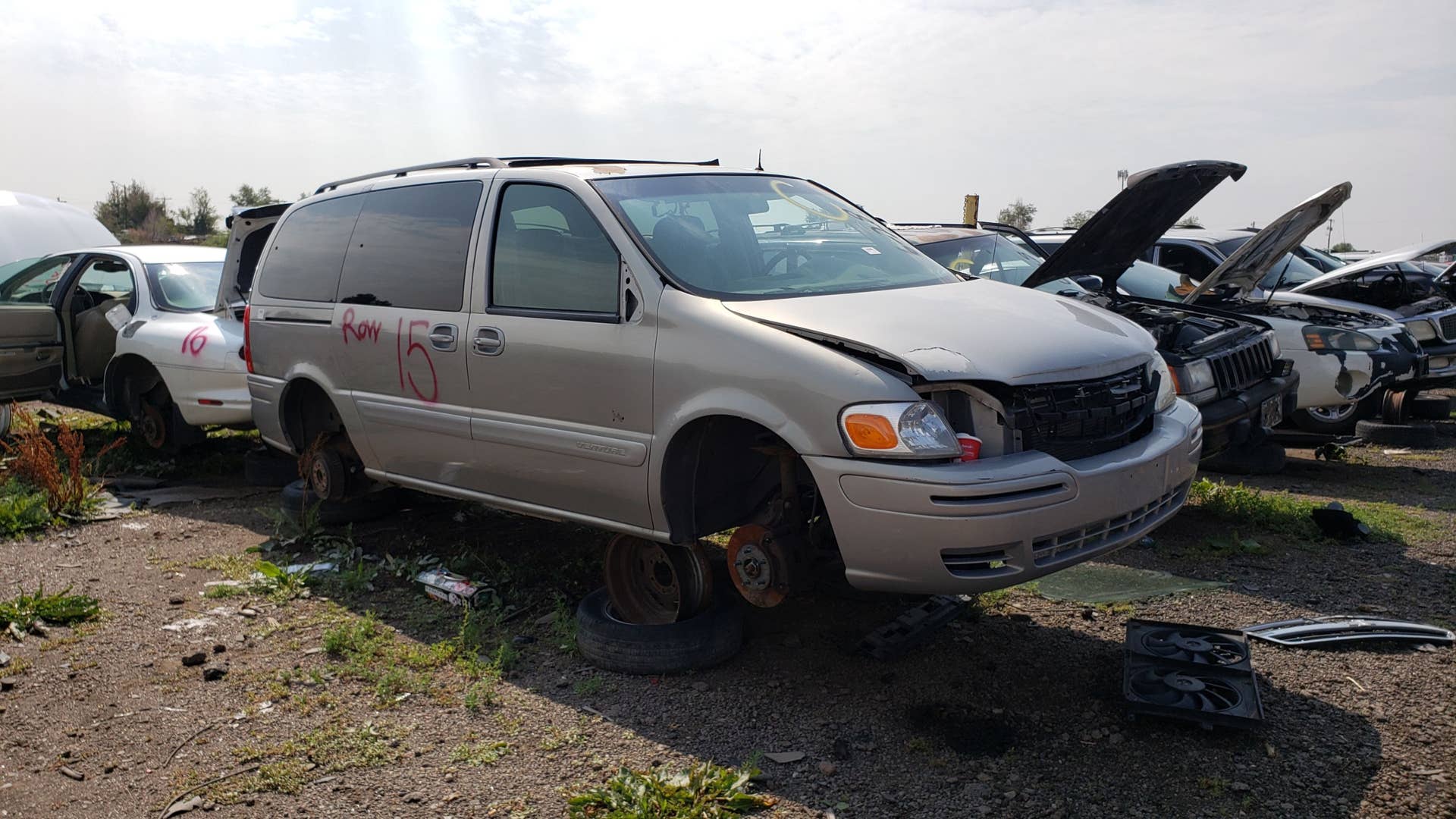 Junkyard Gem: 2001 Chevrolet Venture Warner Brothers Edition - Autoblog