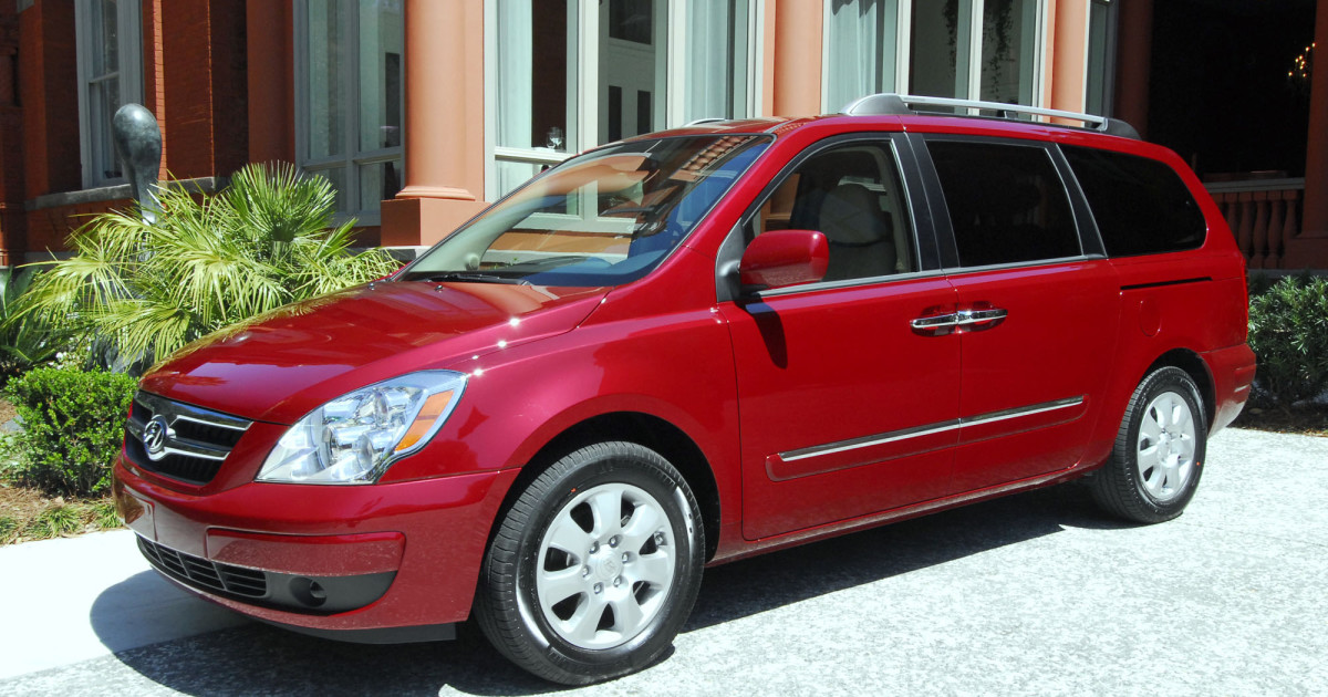Hyundai recalls 41,264 Entourage minivans for faulty hood latches ...
