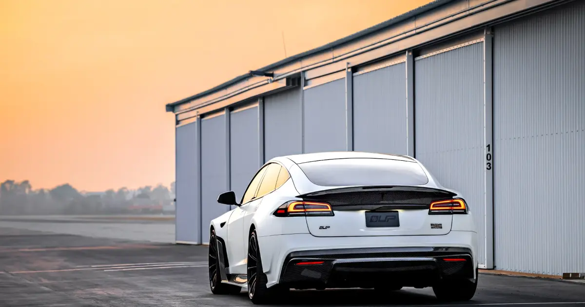 Joe Rogan’s new Tesla Model S Plaid pushes customization to the extreme ...