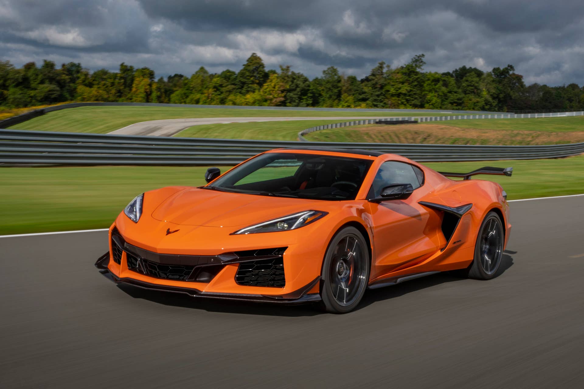 2026 Chevrolet Corvette Z06 vs Porsche 911: 5 Major Differences - Autoblog