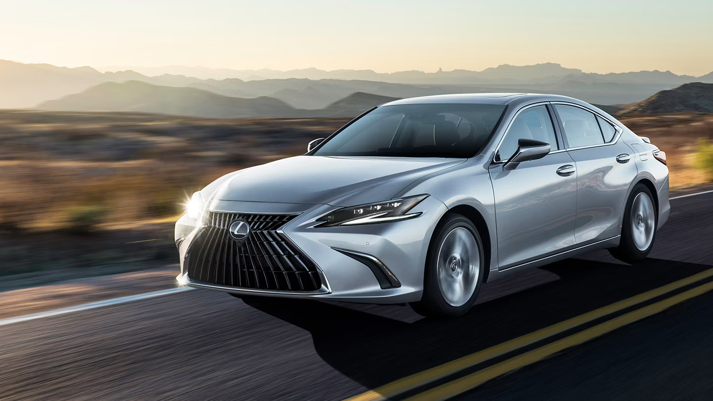The Last Lexus ES Made in America Rolls Off the Production Line - Autoblog
