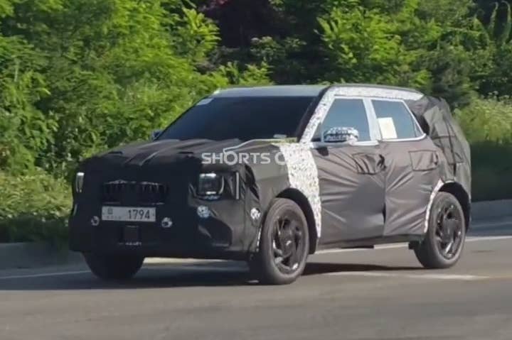 Kia EV5 GT Spied With Performance Upgrades - Autoblog