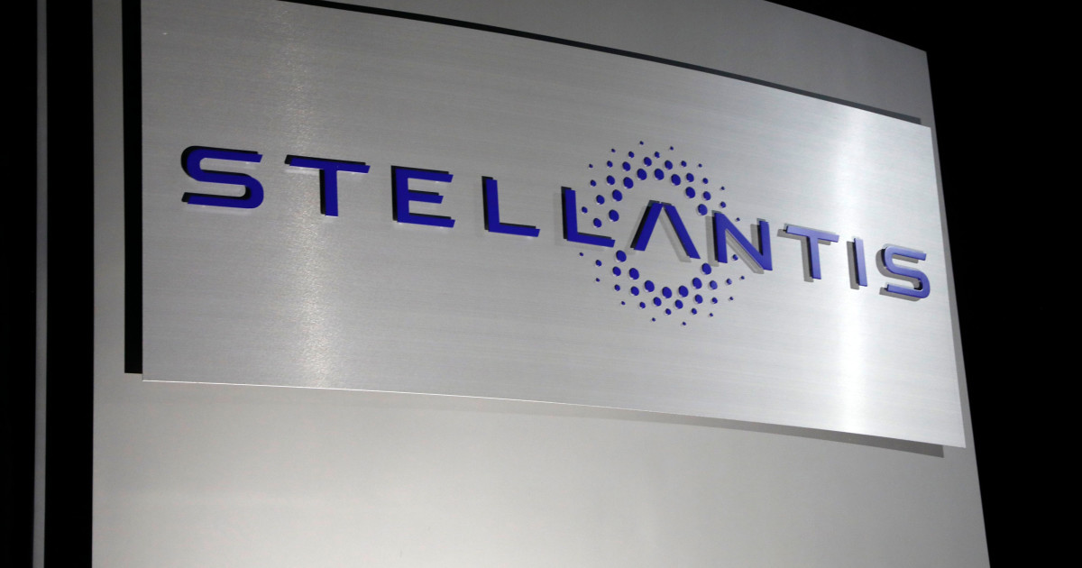 Stellantis Recalls 219,000 U.S. Vehicles Over Rear-View Camera Failure ...