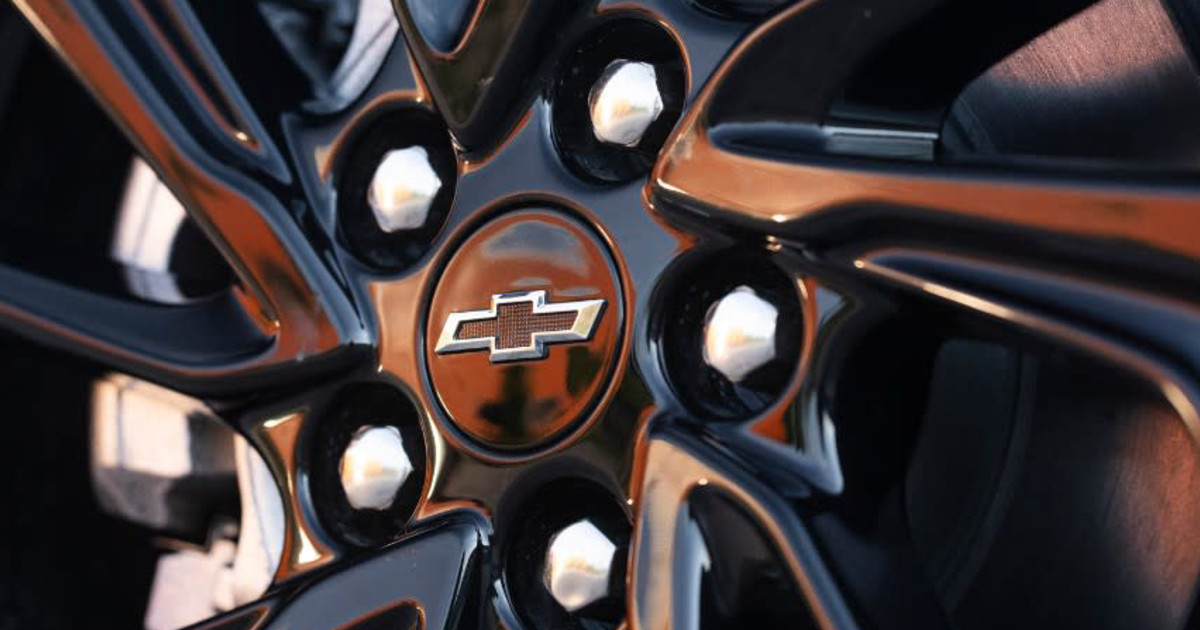 New Chevrolet Bolt EUV Revealed With Ultium Tech and Tesla Charging ...