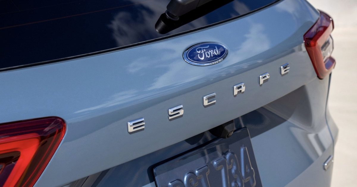 The Final Ford Escape Leaves the Factory With a Proper Goodbye - Autoblog