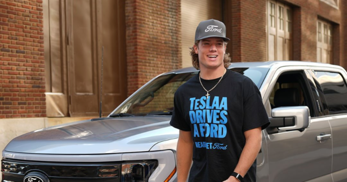 NFL Star TeSlaa Scores Free Ford F-150 Lightning - Autoblog