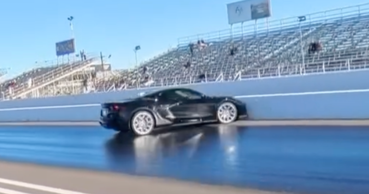 C8 Corvette ZR1 Slams Into a Wall During Drag Race With Nissan GT-R ...
