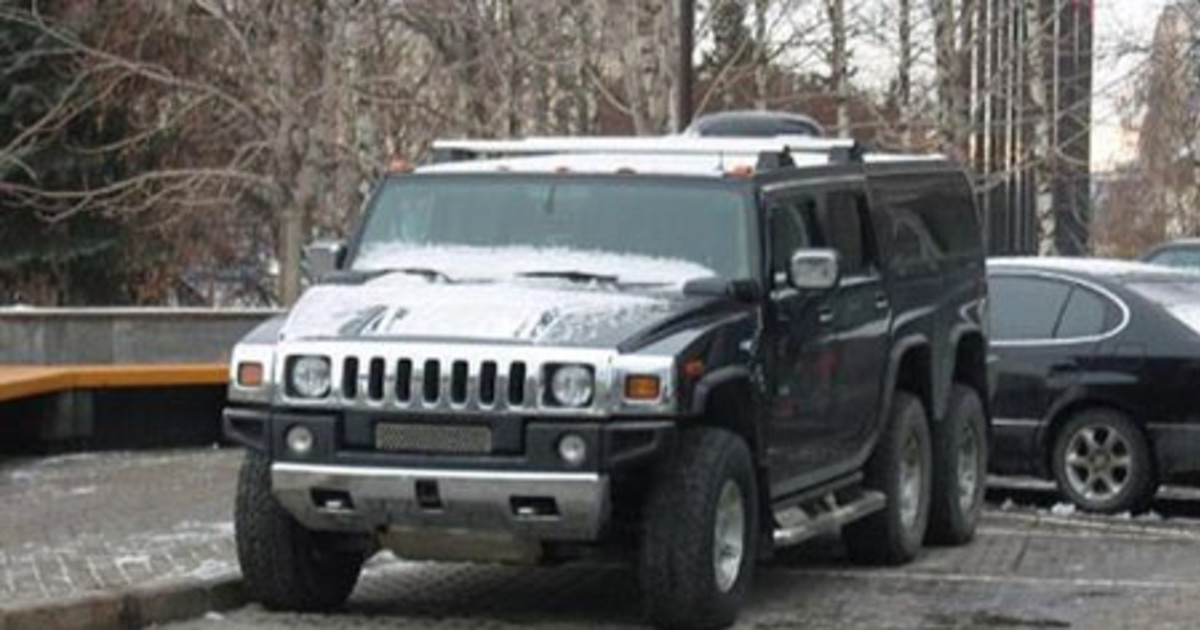 HUMMER rolls into Russia, grows extra wheels - Autoblog